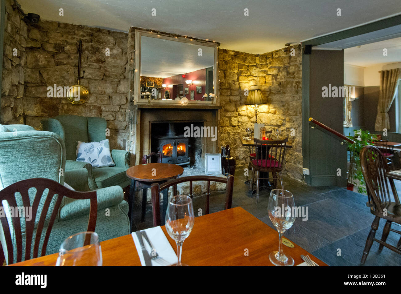 Hotels pubs bars inns restaurants hi-res stock photography and images ...