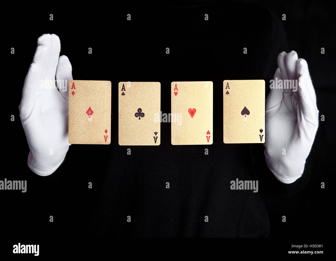 Playing cards trick hi-res stock photography and images - Alamy