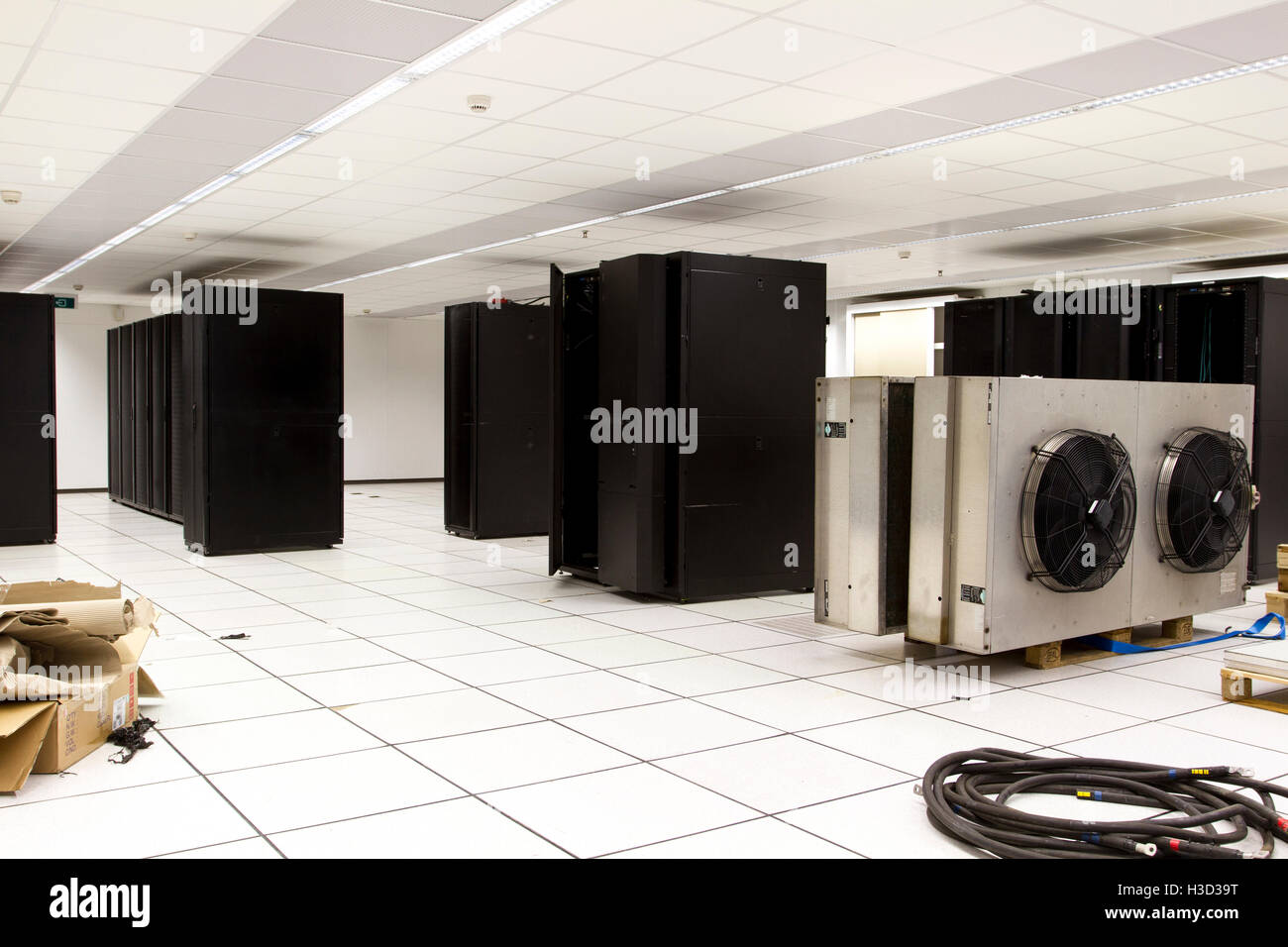 Empty cabinets hi-res stock photography and images - Alamy