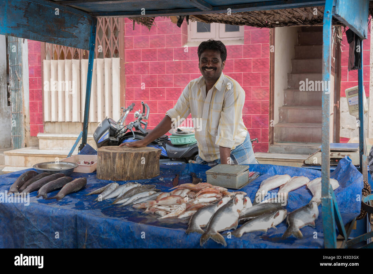 India street merchant hi-res stock photography and images - Alamy