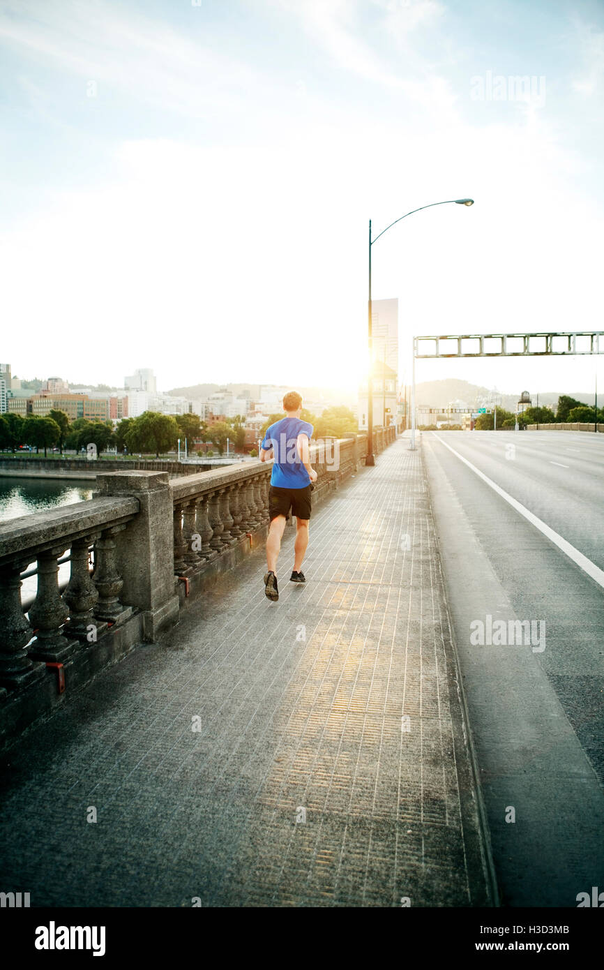 Sidewalk diminishing perspective hi-res stock photography and images ...