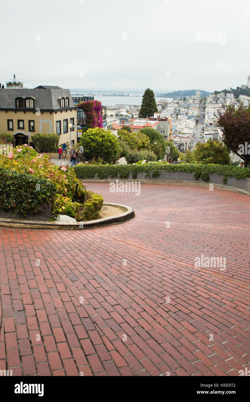 Lombard street crookedest street in hi-res stock photography and images ...