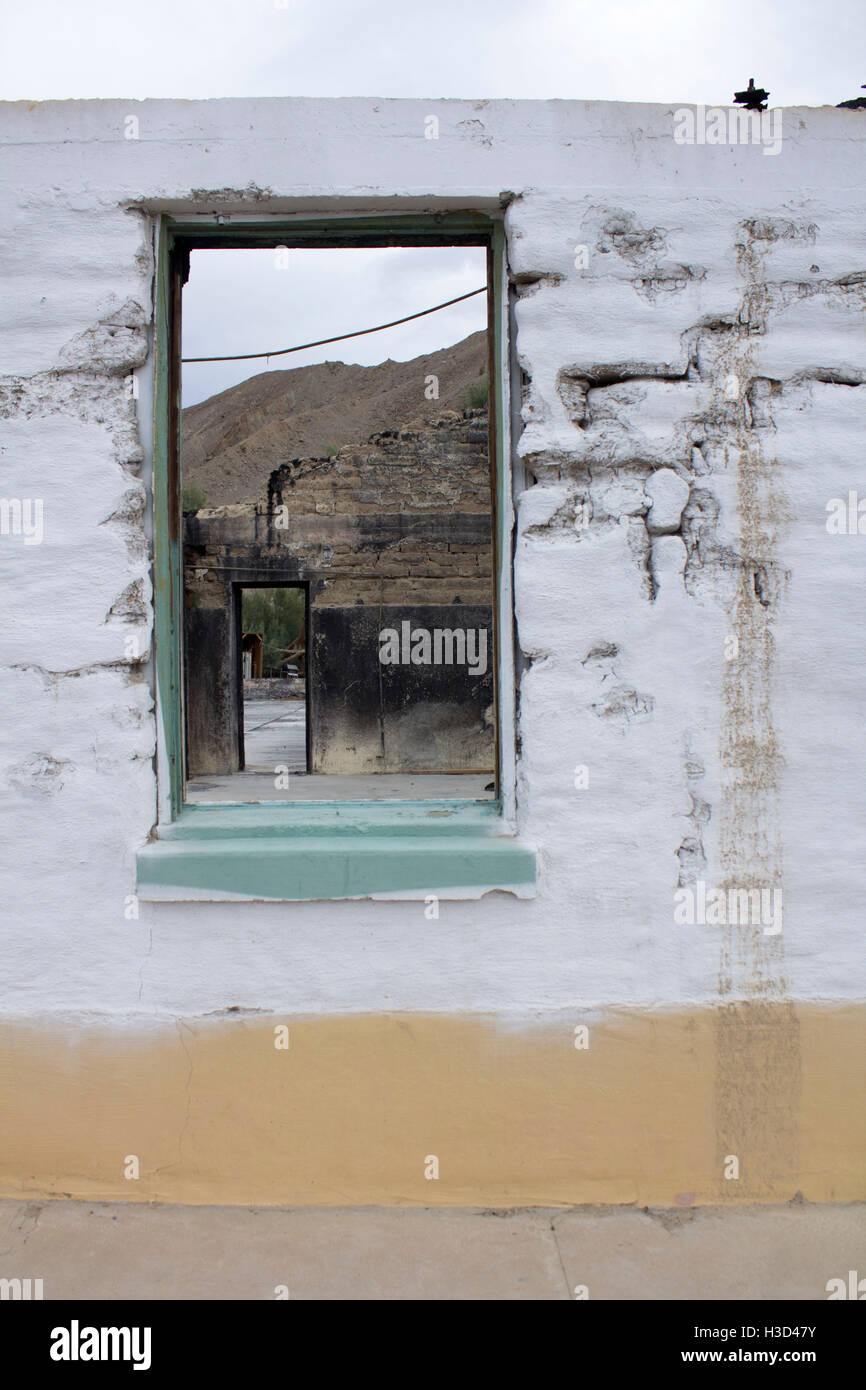 Exterior abandoned house hi-res stock photography and images - Alamy