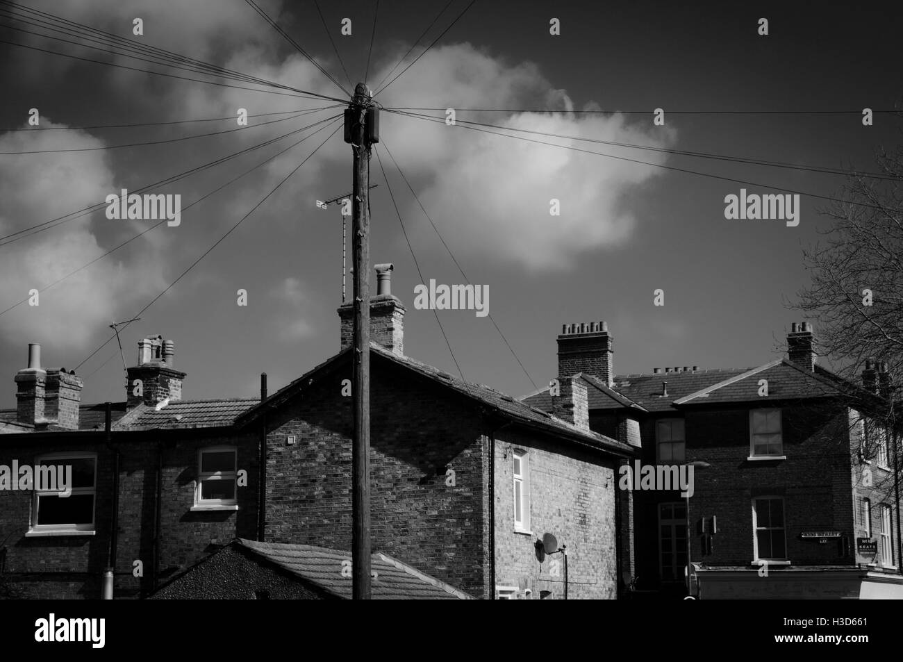 Electrical pylon and wires hi-res stock photography and images - Alamy