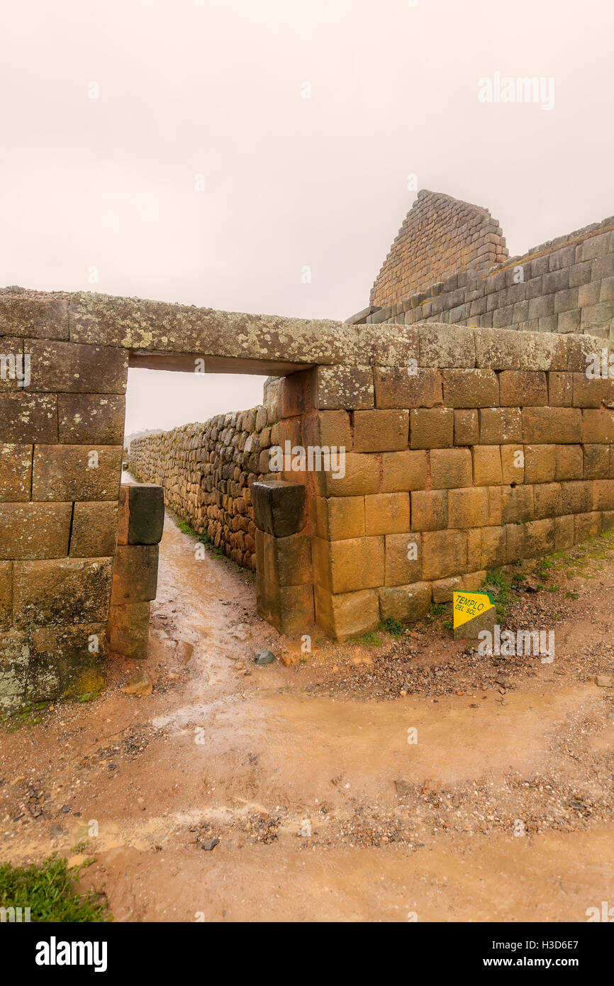 Inca ruins ecuador hi-res stock photography and images - Alamy