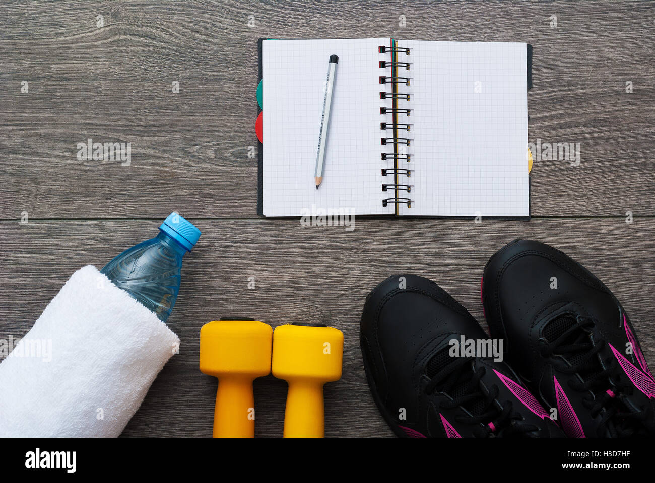 Black exercise outfit hi-res stock photography and images - Alamy