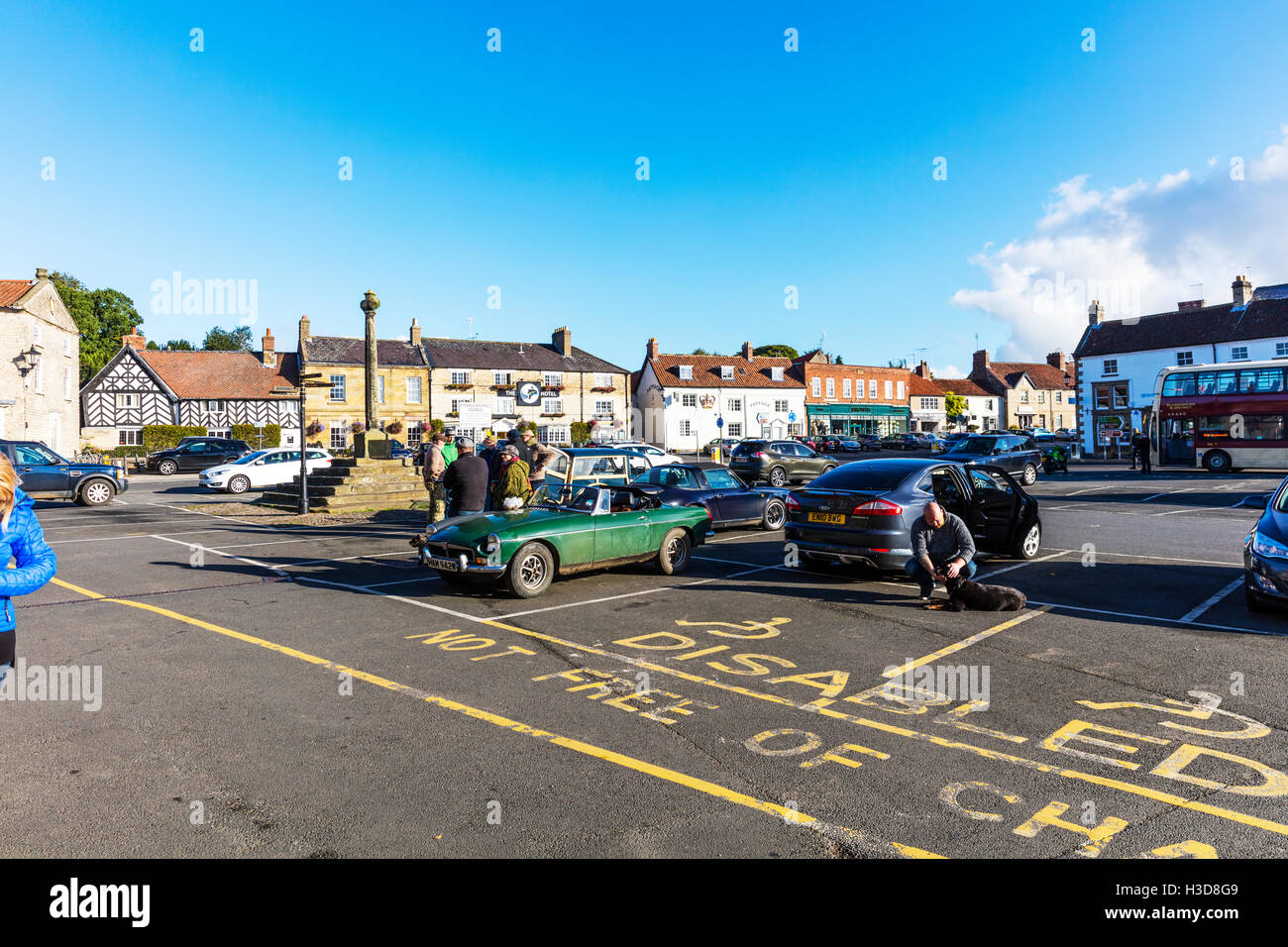 Helmsley town centre hi-res stock photography and images - Alamy