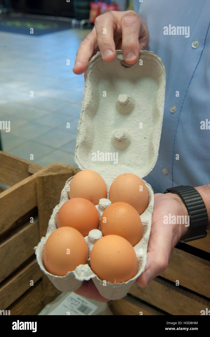 Six eggs hi-res stock photography and images - Alamy