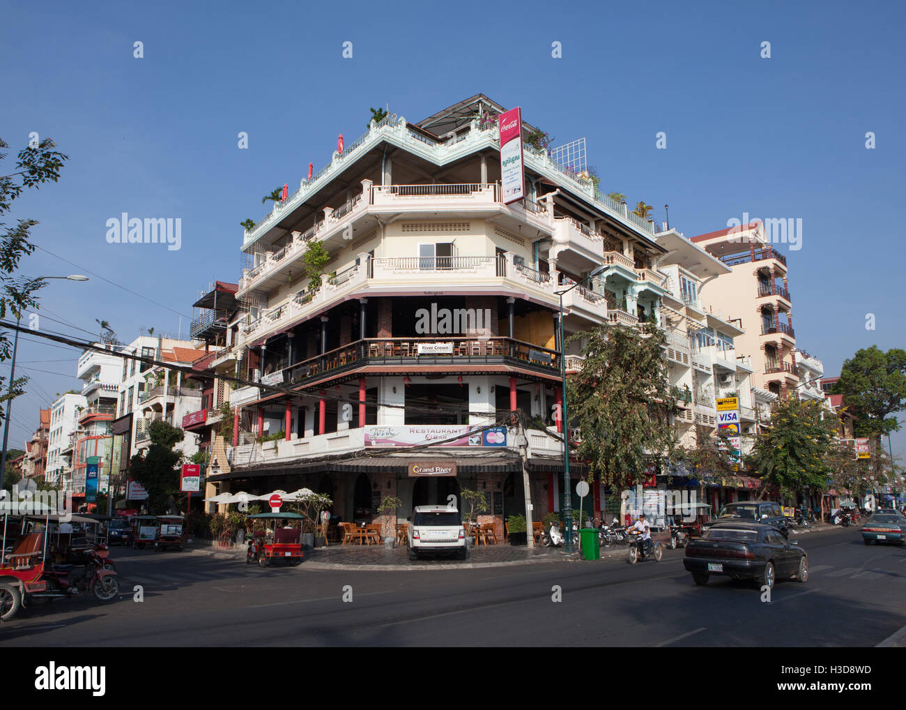River Crown Restaurant and Bar,Sisowath Quay,Phnom Penh,Cambodia Stock ...