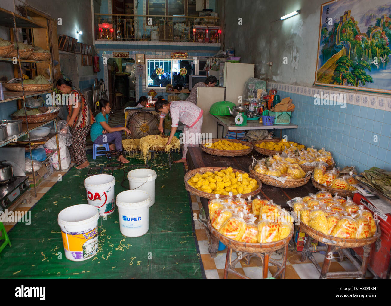 Noodle shop hi-res stock photography and images - Alamy