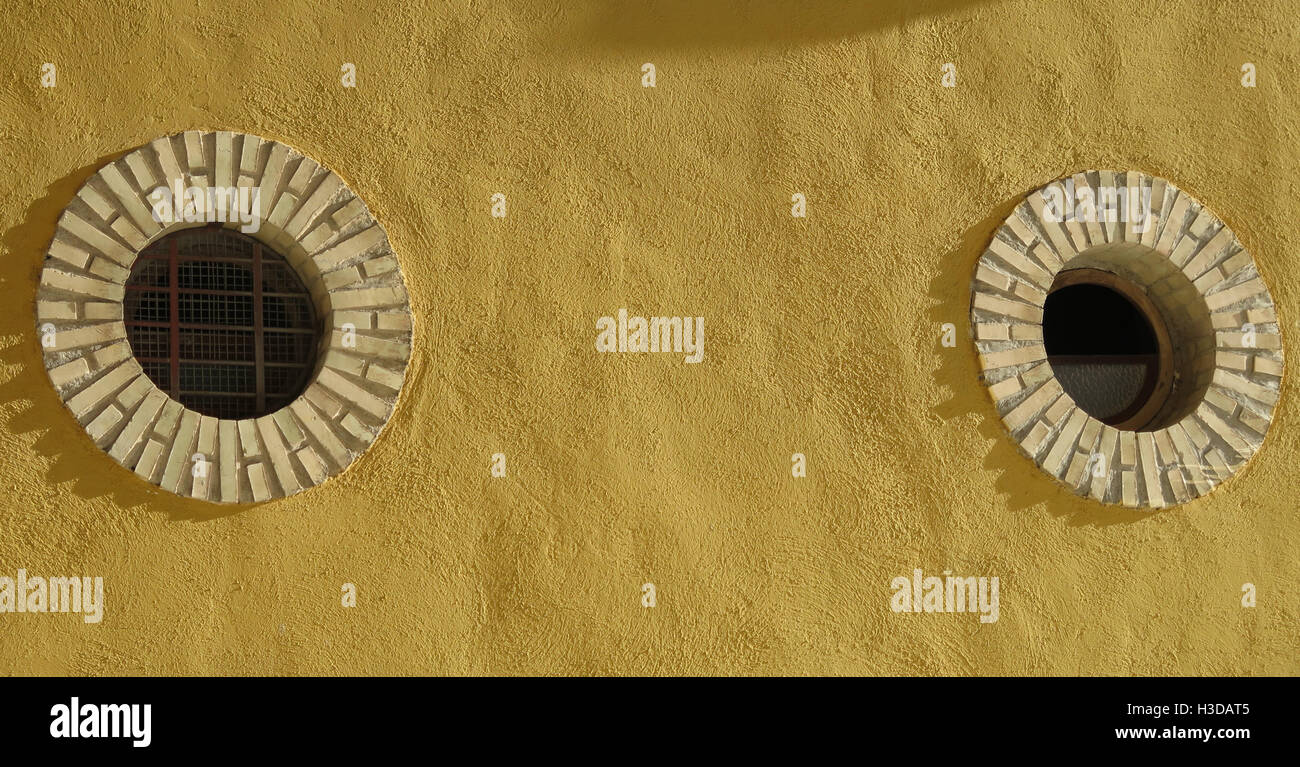 Round windows hi-res stock photography and images - Alamy