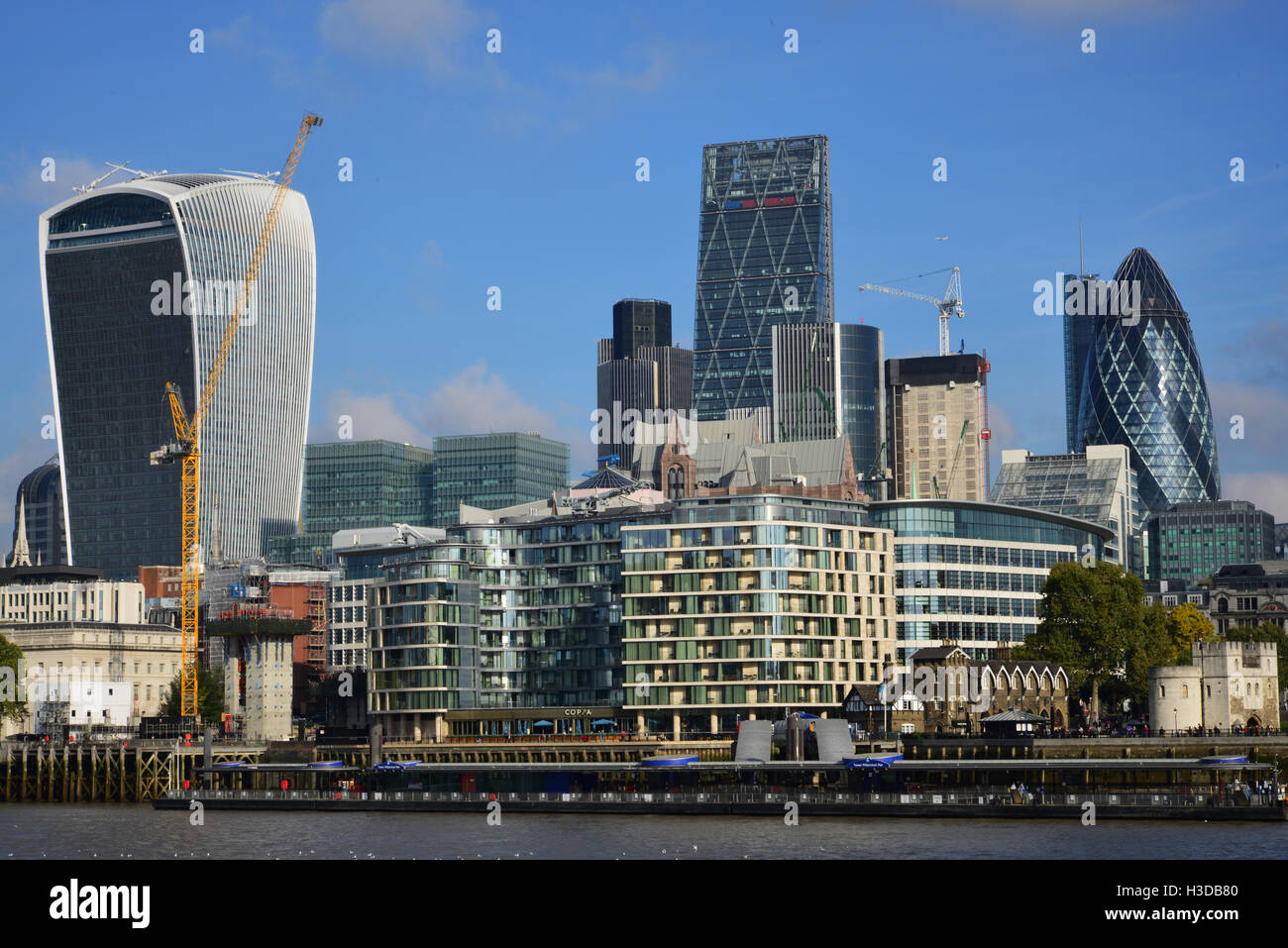 London london skyline hi-res stock photography and images - Alamy
