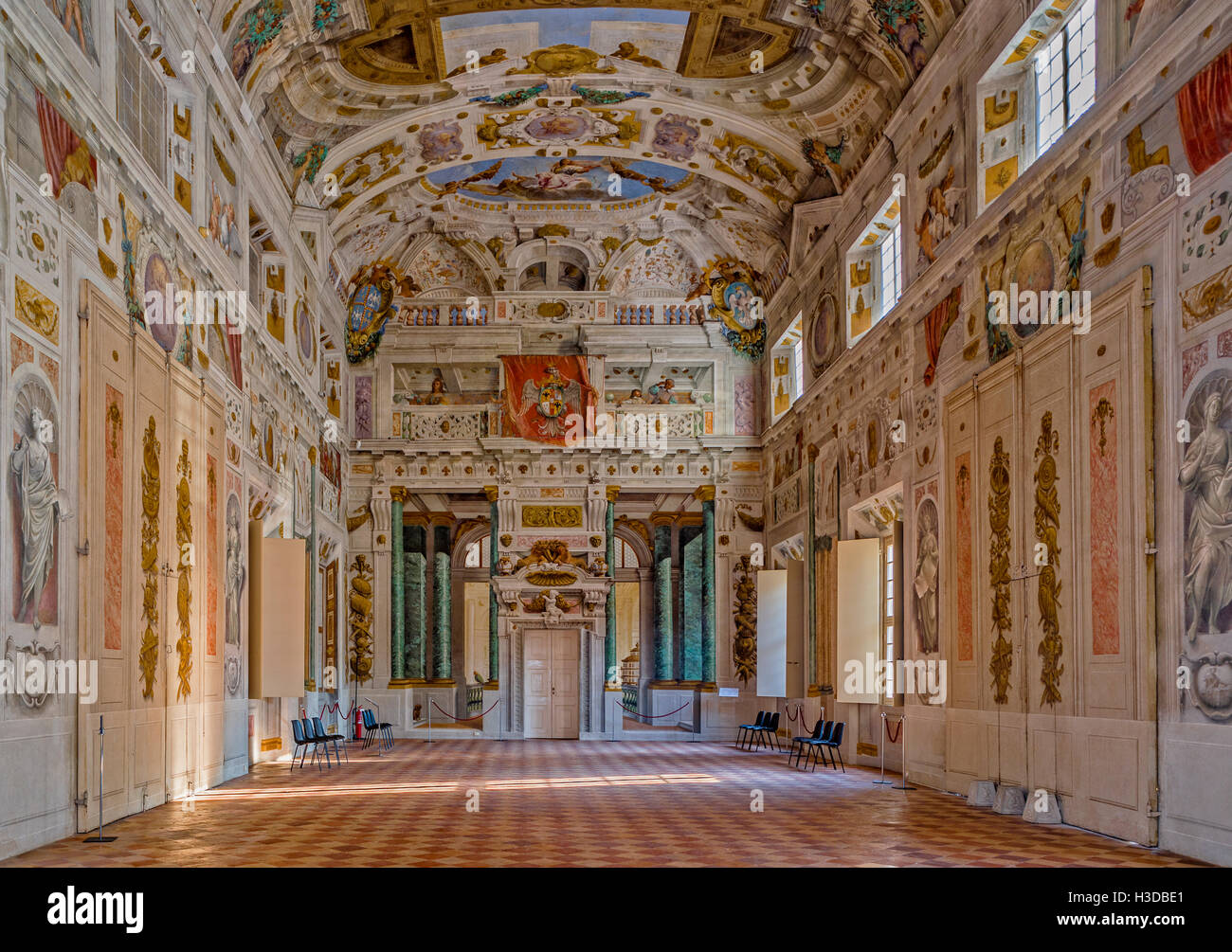 Palace guards hi-res stock photography and images - Alamy