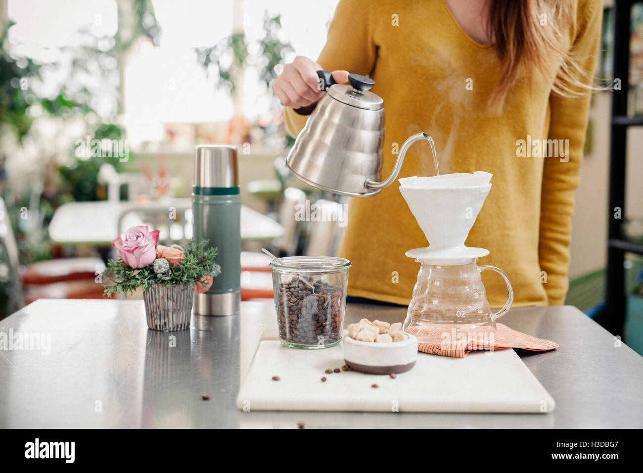 Pouring liquid filter hi-res stock photography and images - Alamy