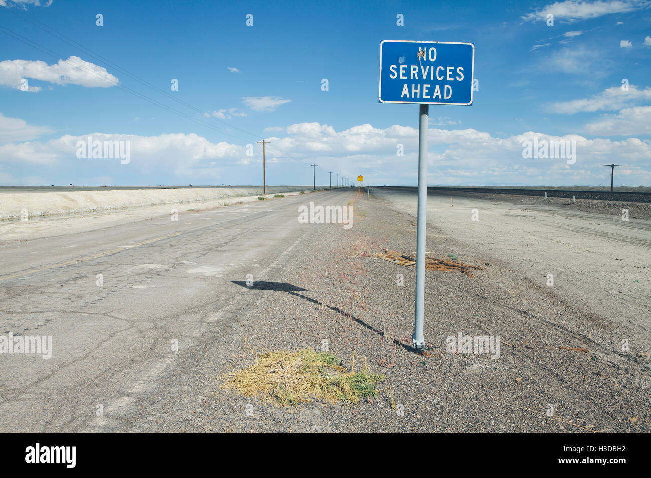 No Services Ahead warning sign on a remote desert road Stock Photo - Alamy