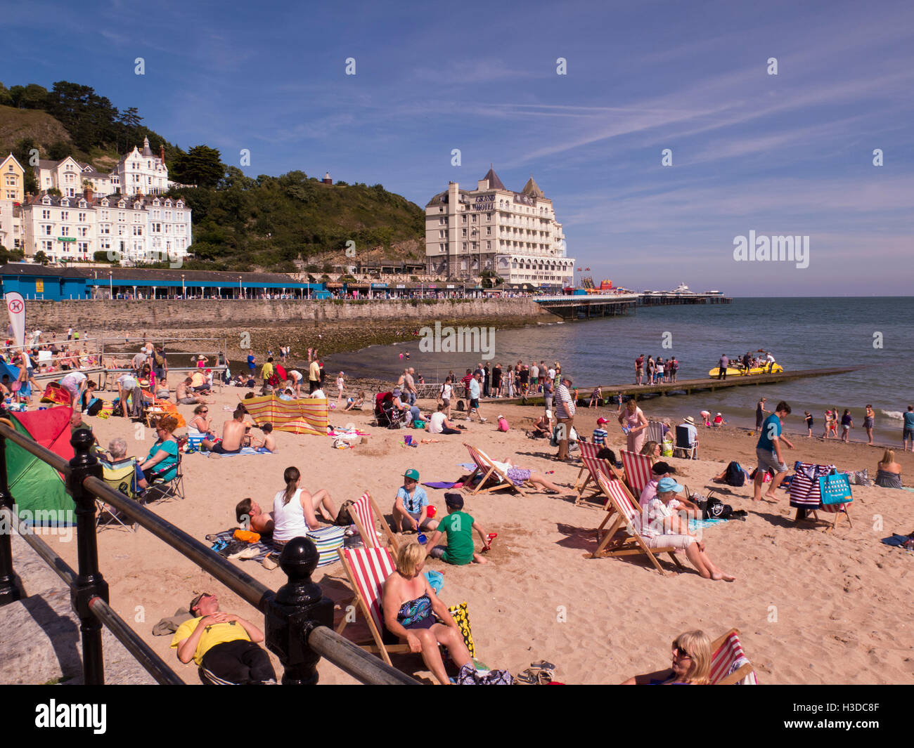 Llandudno beach in summer Stock Photo - Alamy