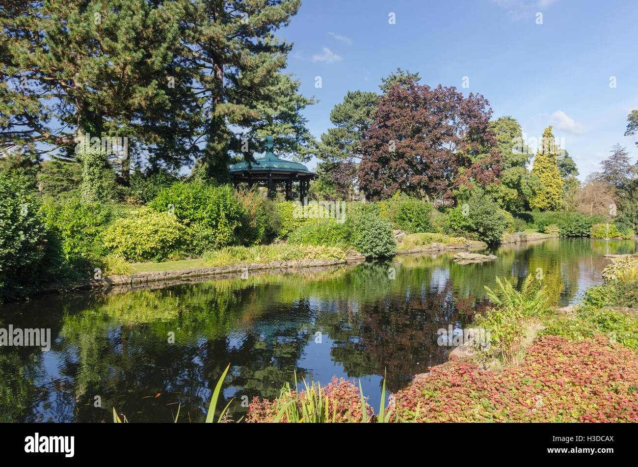 Lake at Belper River Gardens in Belper, Derbyshire Stock Photo - Alamy