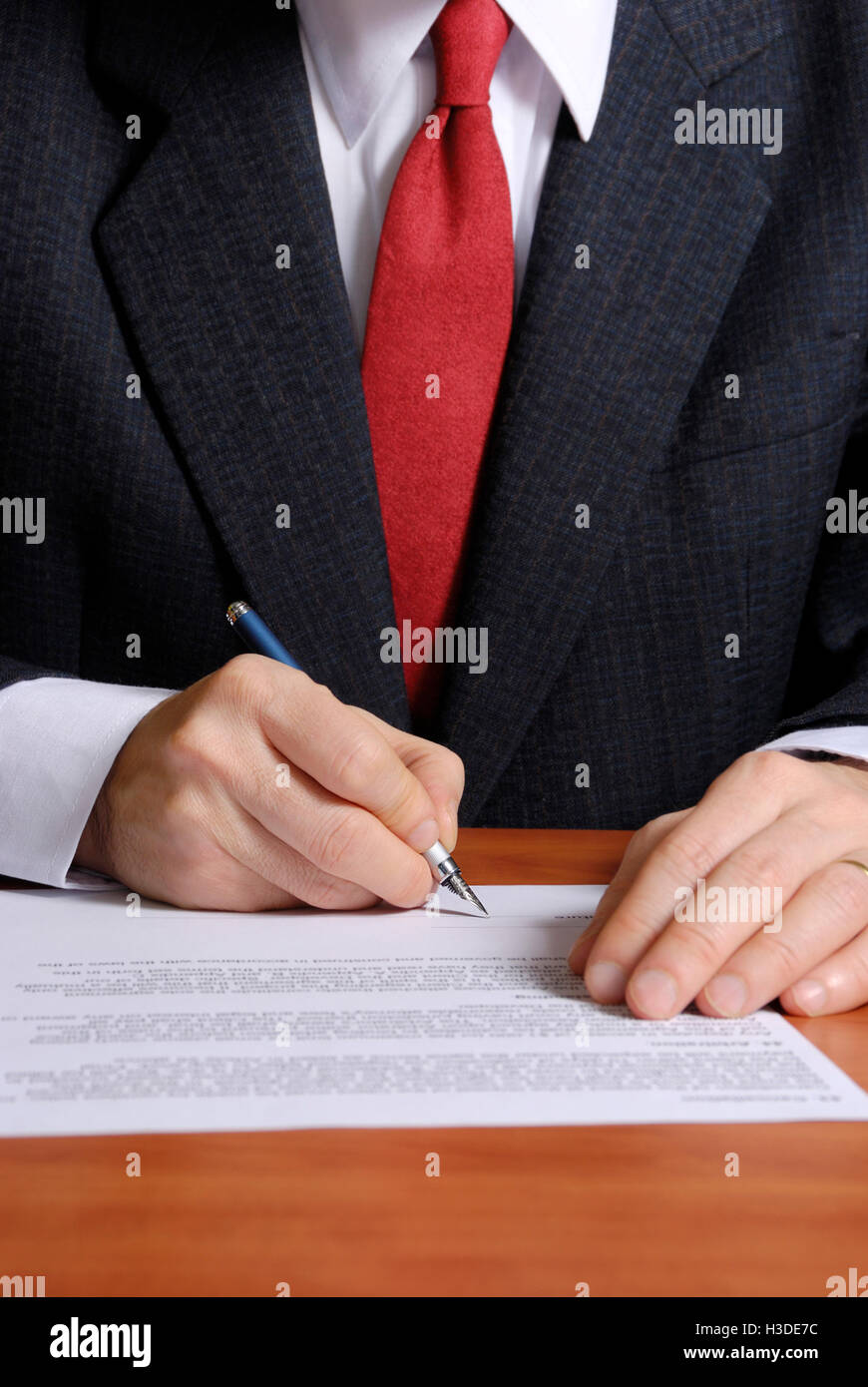 man in suit signing a contract Stock Photo - Alamy