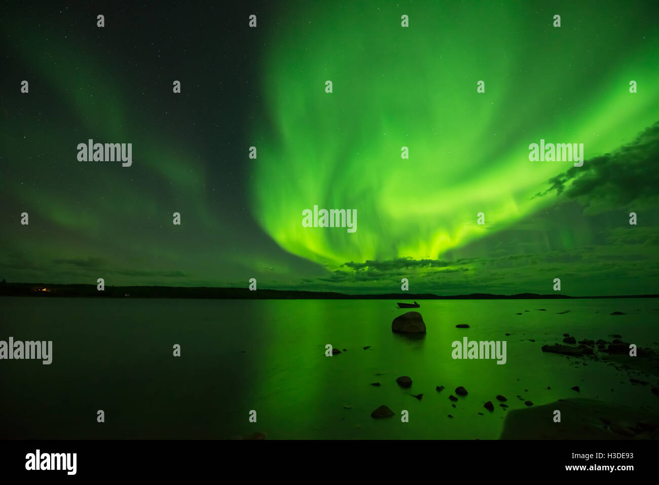 Burning Aurora - The bright fire-shape aurora borealis lit up nightly ...