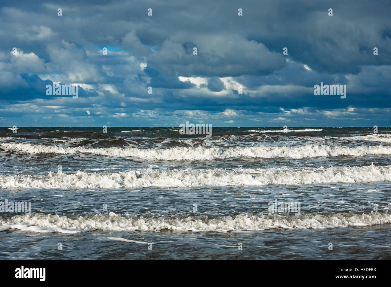 Stormy sea coast hi-res stock photography and images - Alamy