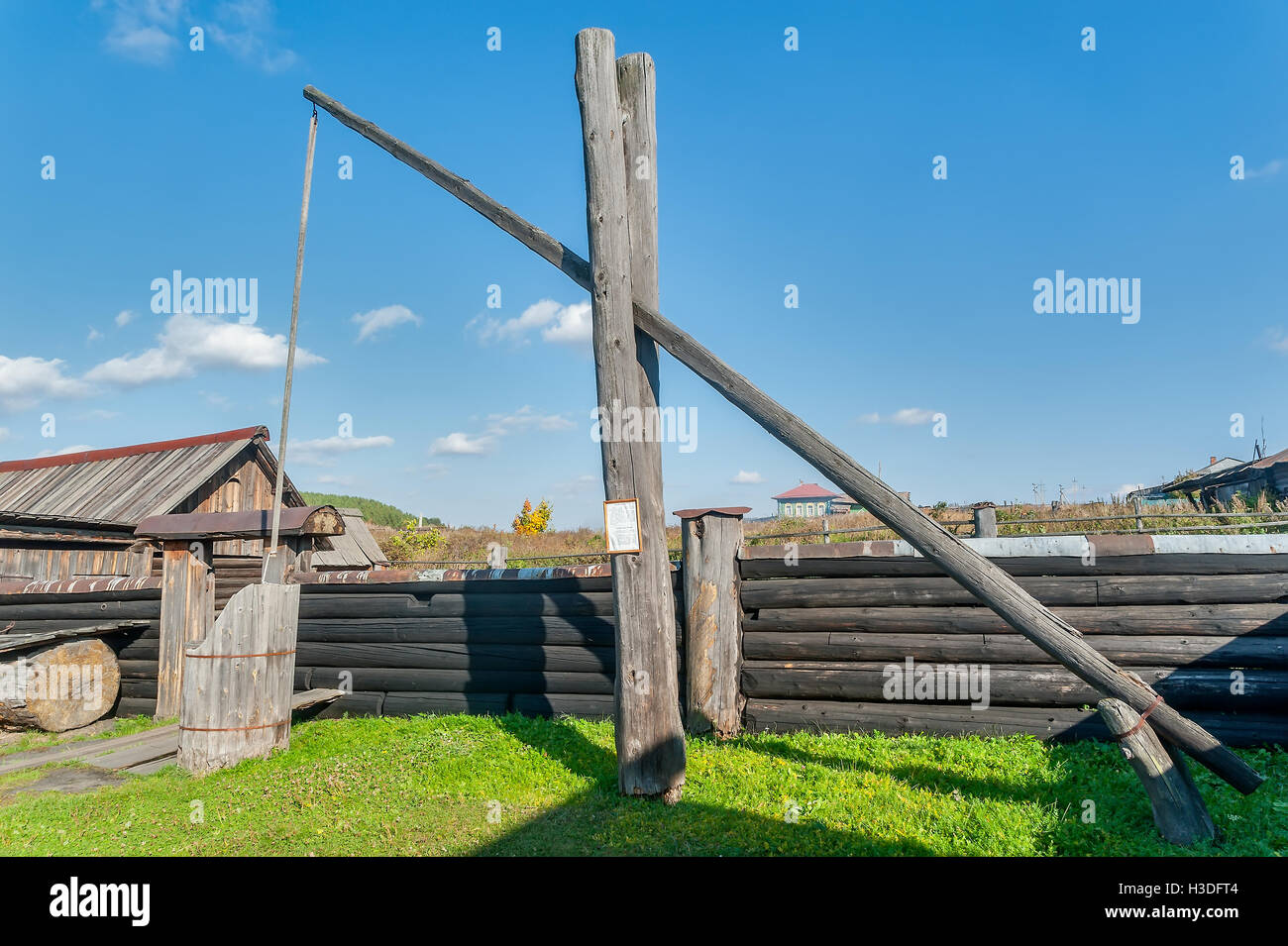 Wooden crane hi-res stock photography and images - Alamy