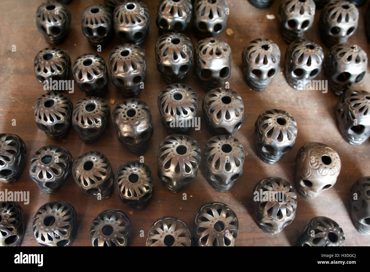 Clay skulls hi-res stock photography and images - Alamy