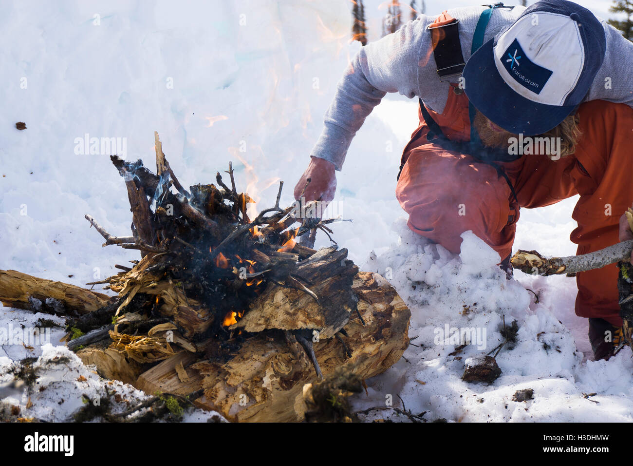 Man building fire hi-res stock photography and images - Alamy