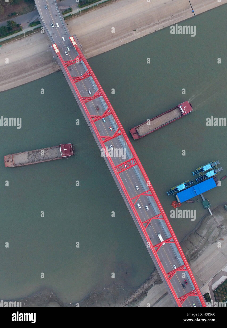 Wuhan. 5th Oct, 2016. An aerial photo taken on Oct. 5, 2016 shows the ...