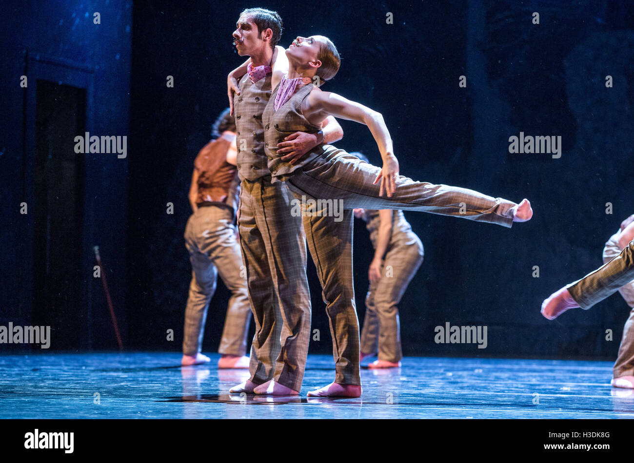 Schwerin, Germany. 5th Oct, 2016. Dancers from the ballet troupe ...