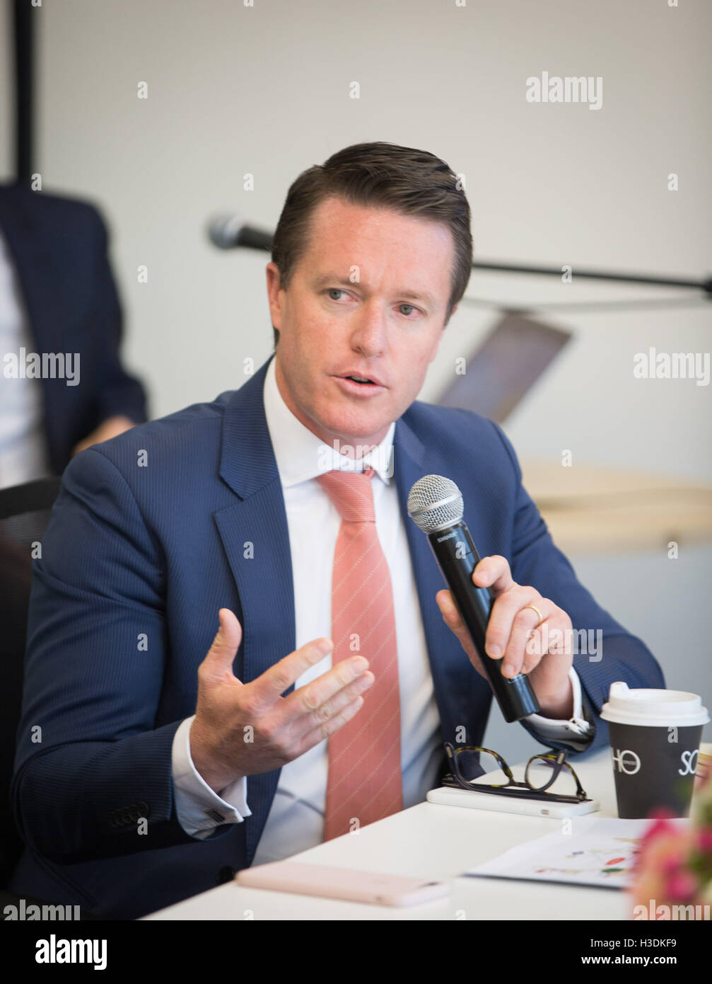 (161006) -- SYDNEY, Oct. 6, 2016 (Xinhua) -- New Hope Group Co. Ltd. Australia and New Zealand ...