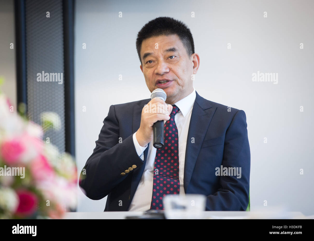 (161006) -- SYDNEY, Oct. 6, 2016 (Xinhua) -- New Hope Group Co. Ltd ...