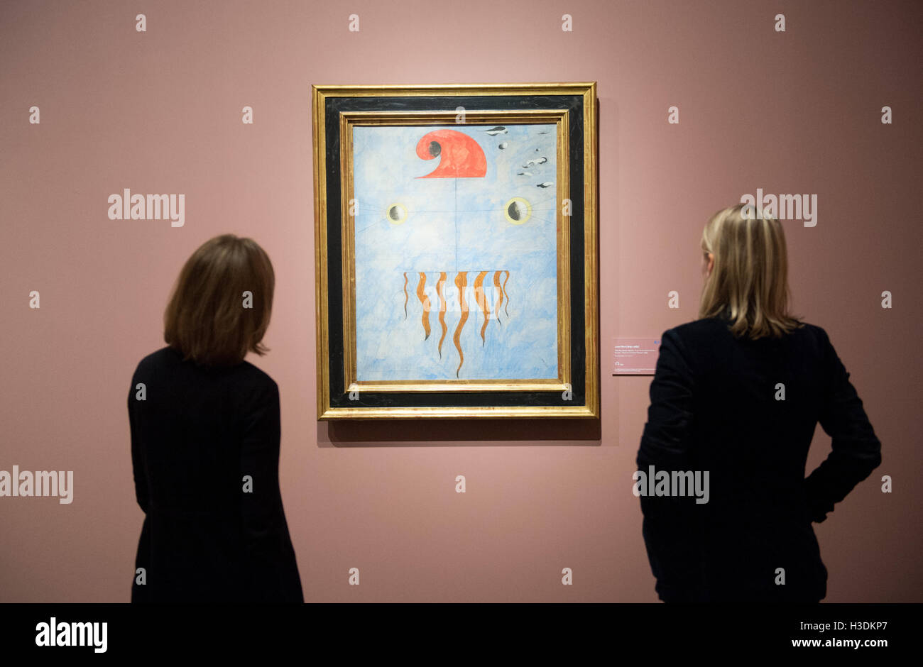 Surrealist art magritte hi-res stock photography and images - Alamy