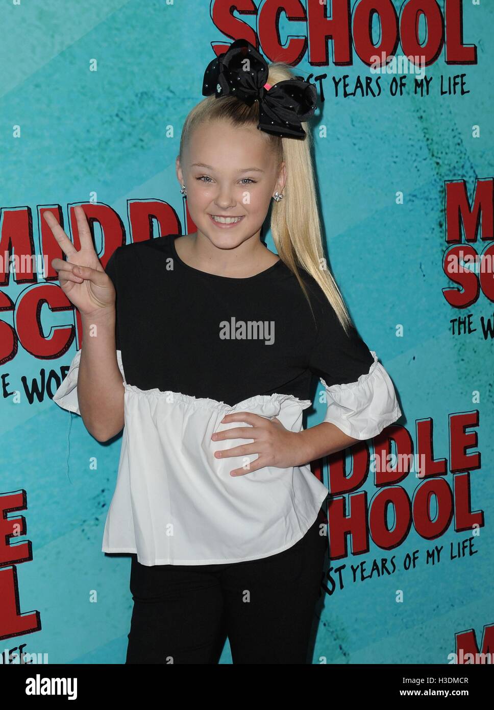 Jojo siwa hi-res stock photography and images - Alamy
