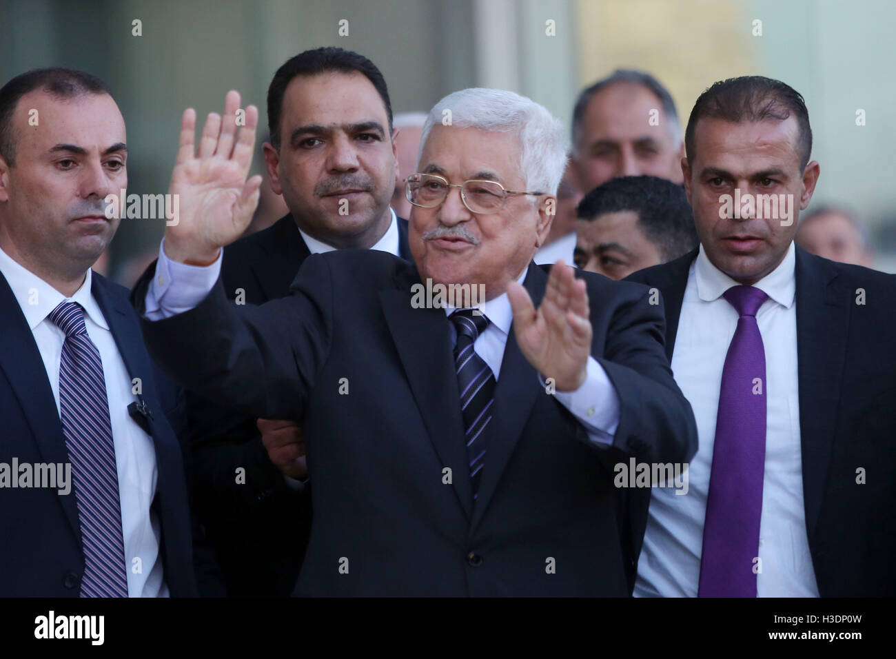 Ramallah, West Bank, Palestinian Territory. 6th Oct, 2016. Palestinian ...