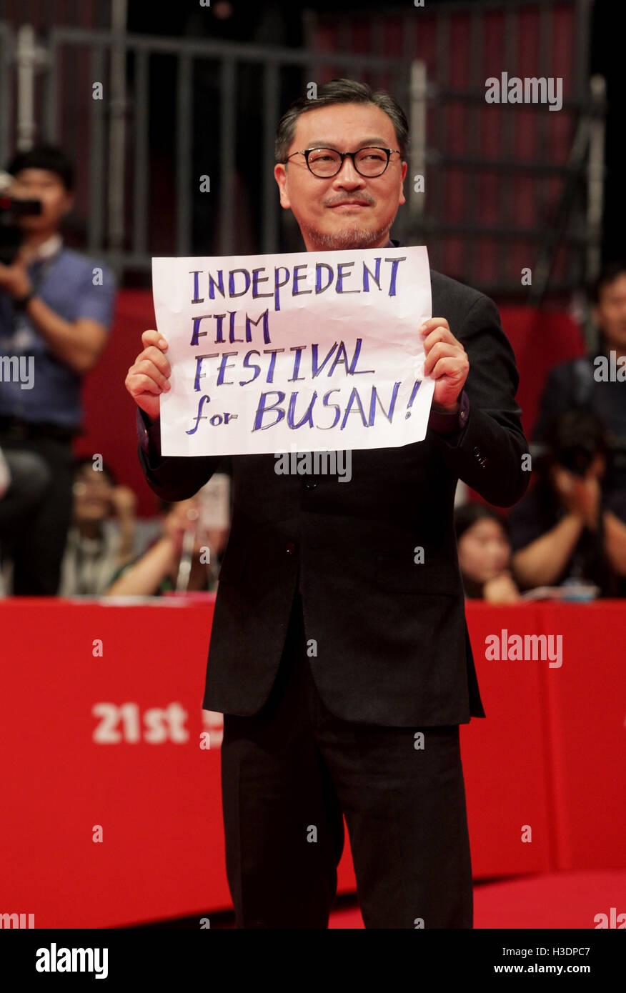 October 7, 2016 - Busan, South Korea - South Korean actor KIM EUI-SUNG pose with 'INDEPEDENT ...