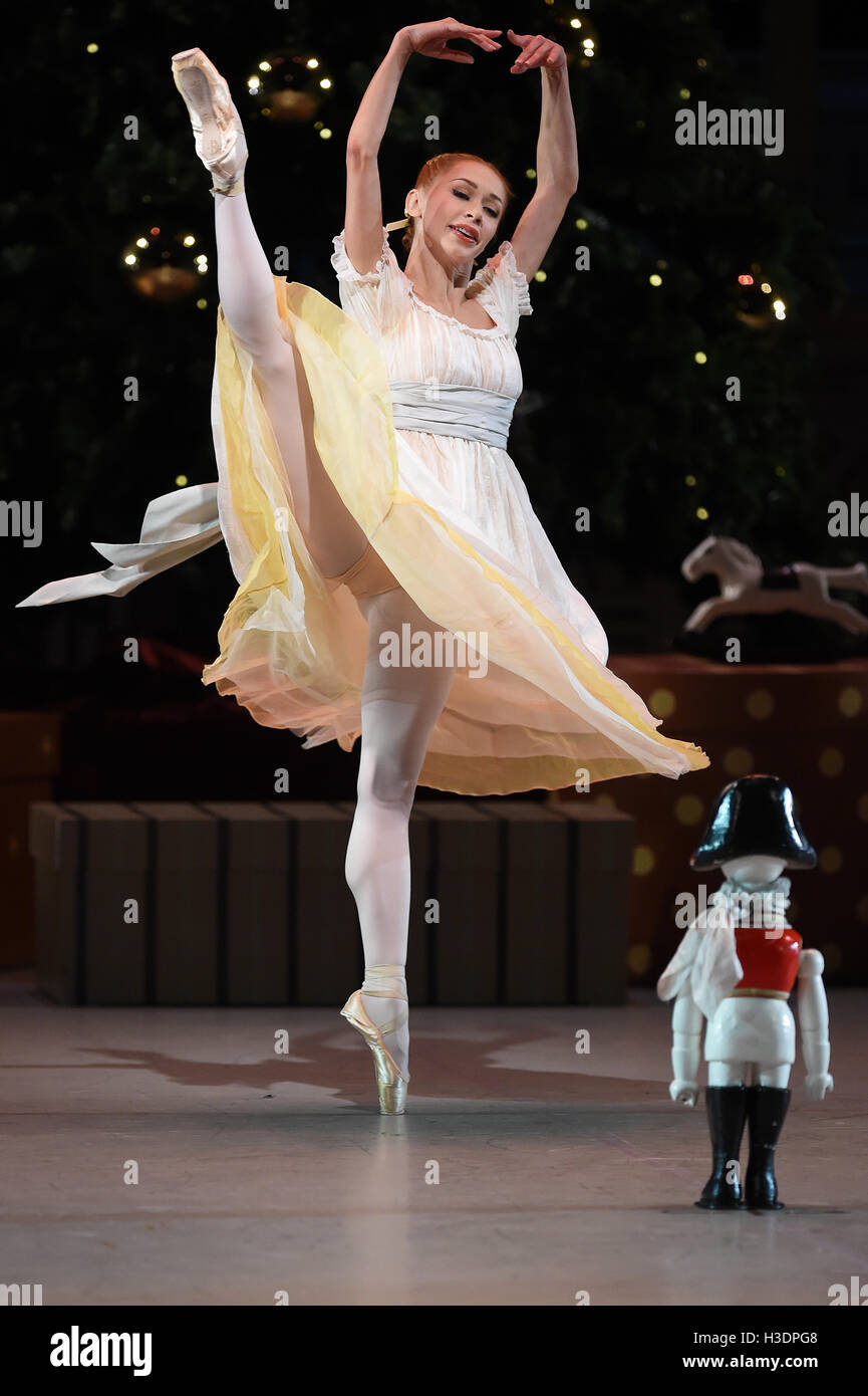 Clara the nutcracker hi-res stock photography and images - Alamy