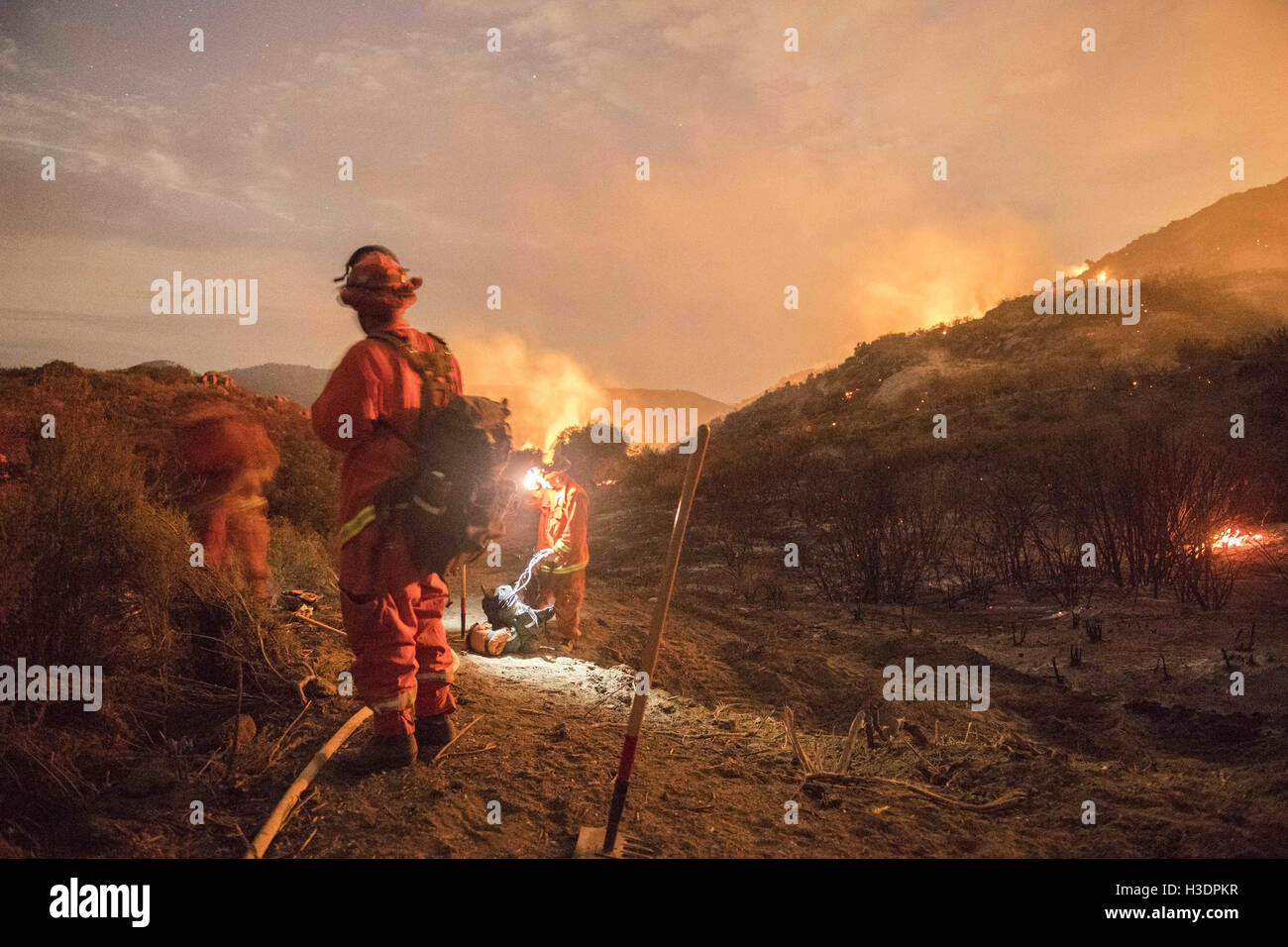 Campo, CA, USA. 6th Oct, 2016. The Border Fire burns near Campo and ...