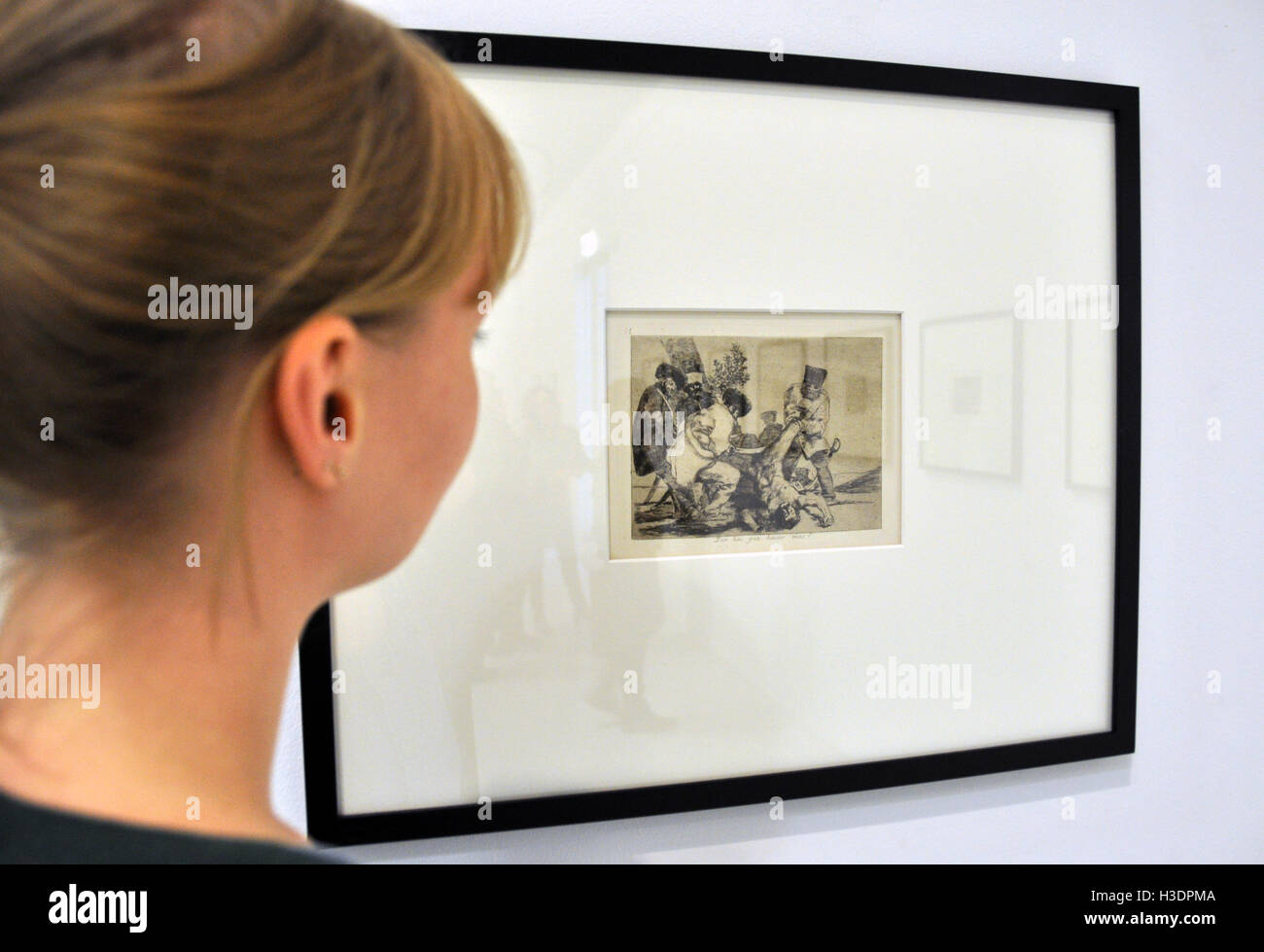 Cottbus, Germany. 06th Oct, 2016. ILLUSTRATION - An intern of the ...