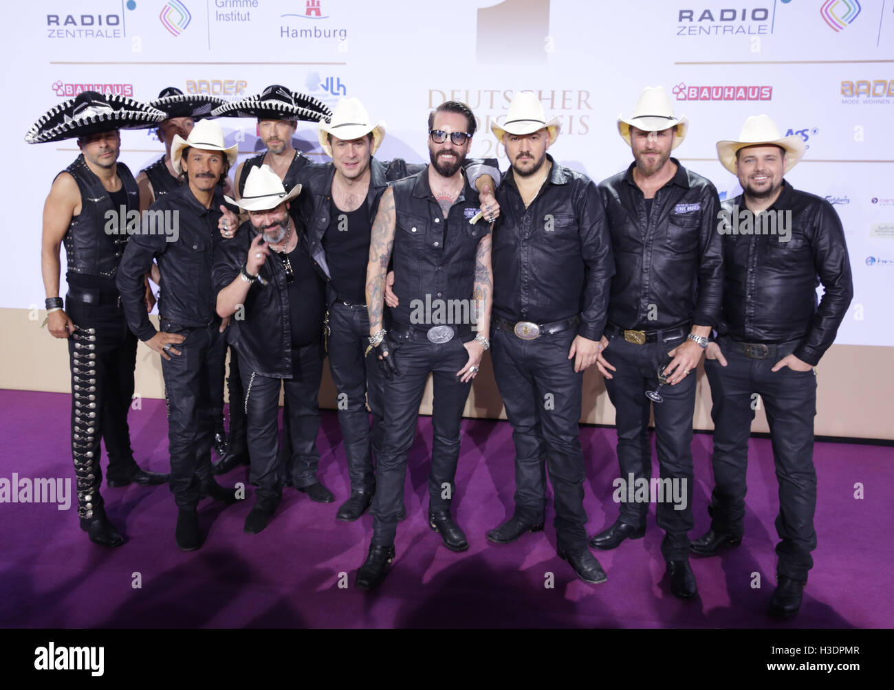 Hamburg, Germany. 16th Oct, 2016. German band BossHoss arrive with lead ...