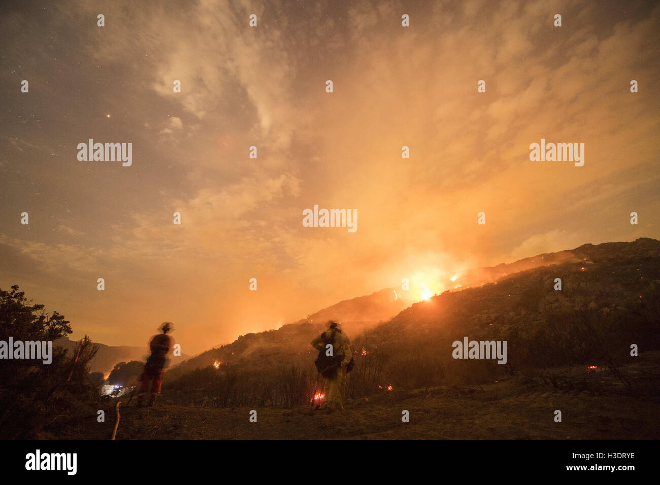 Campo, CA, USA. 6th Oct, 2016. The Border Fire burns near Campo and ...
