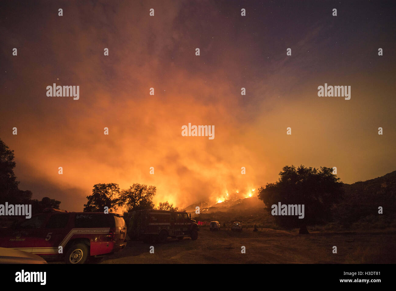 Campo, CA, USA. 6th Oct, 2016. The Border Fire burns near Campo and ...