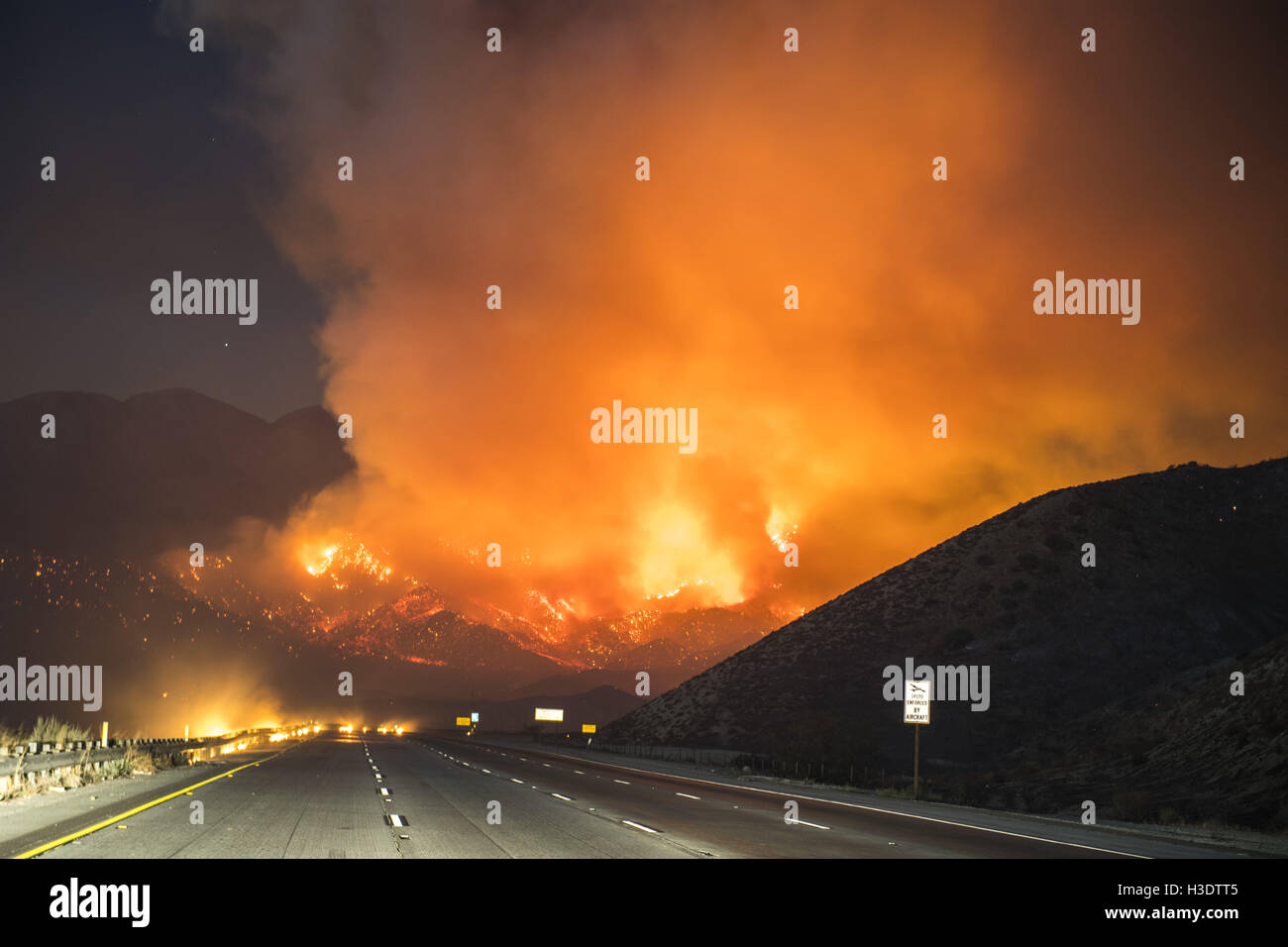 Phelan, CA, USA. 16th Aug, 2016. The Blue Cut Fire burns the evening of ...