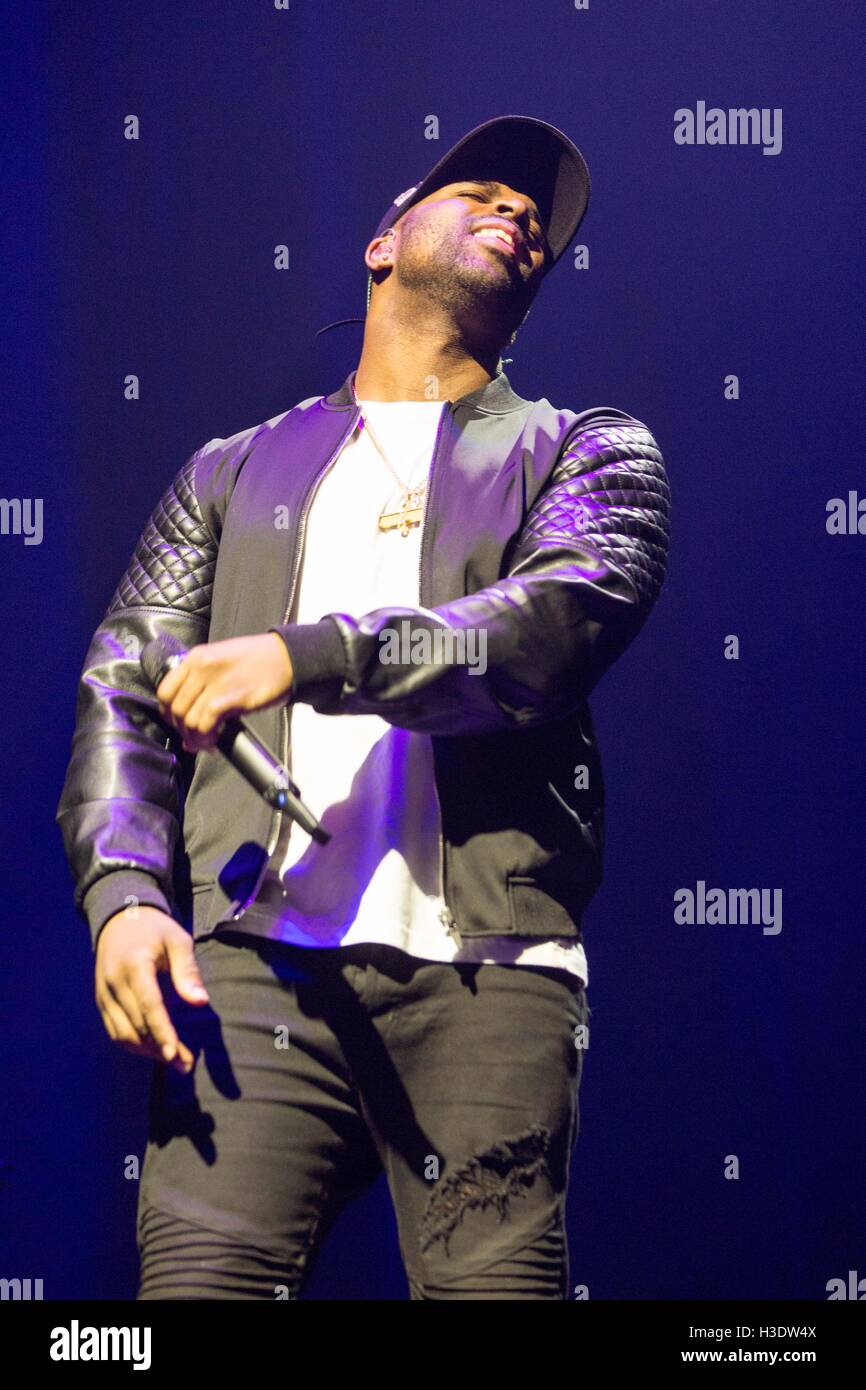 Chicago, Illinois, USA. 5th Oct, 2016. DANIEL DALEY of DVSN performs ...