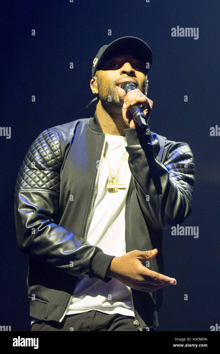 Chicago, Illinois, USA. 5th Oct, 2016. DANIEL DALEY of DVSN performs ...