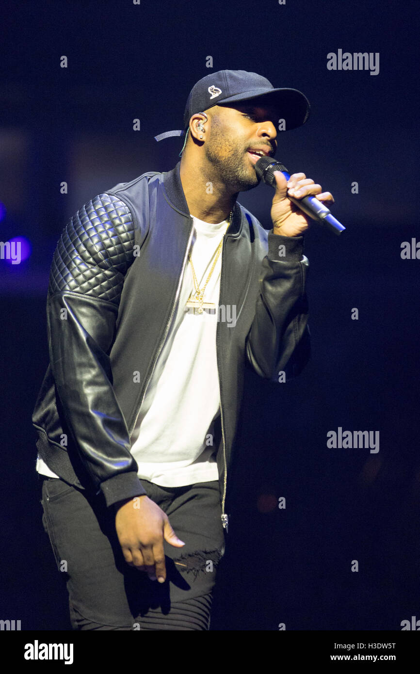 Chicago, Illinois, USA. 5th Oct, 2016. DANIEL DALEY of DVSN performs ...