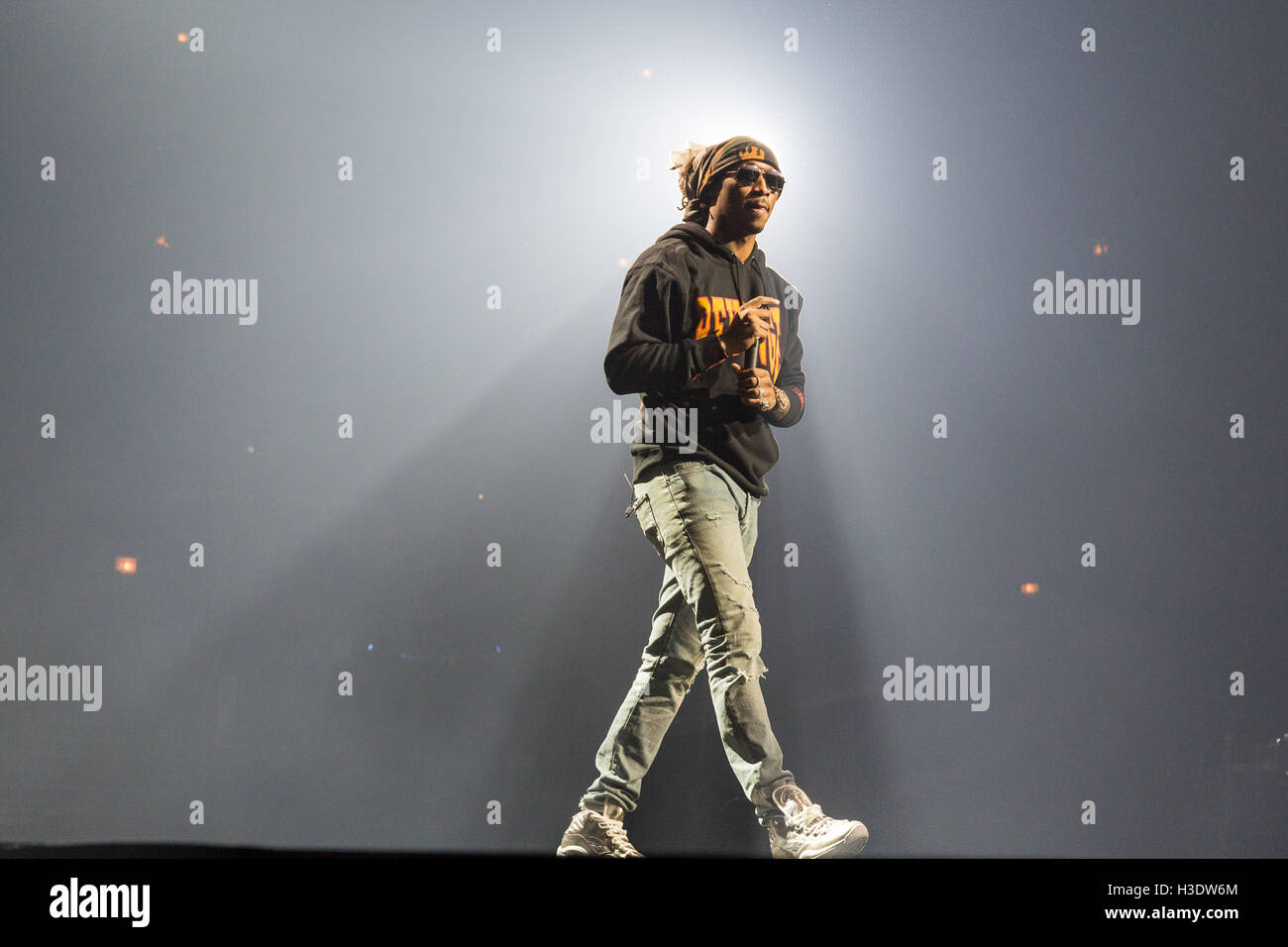 Chicago, Illinois, USA. 5th Oct, 2016. FUTURE (NAYVADIUS DEMUN WILBURN ...