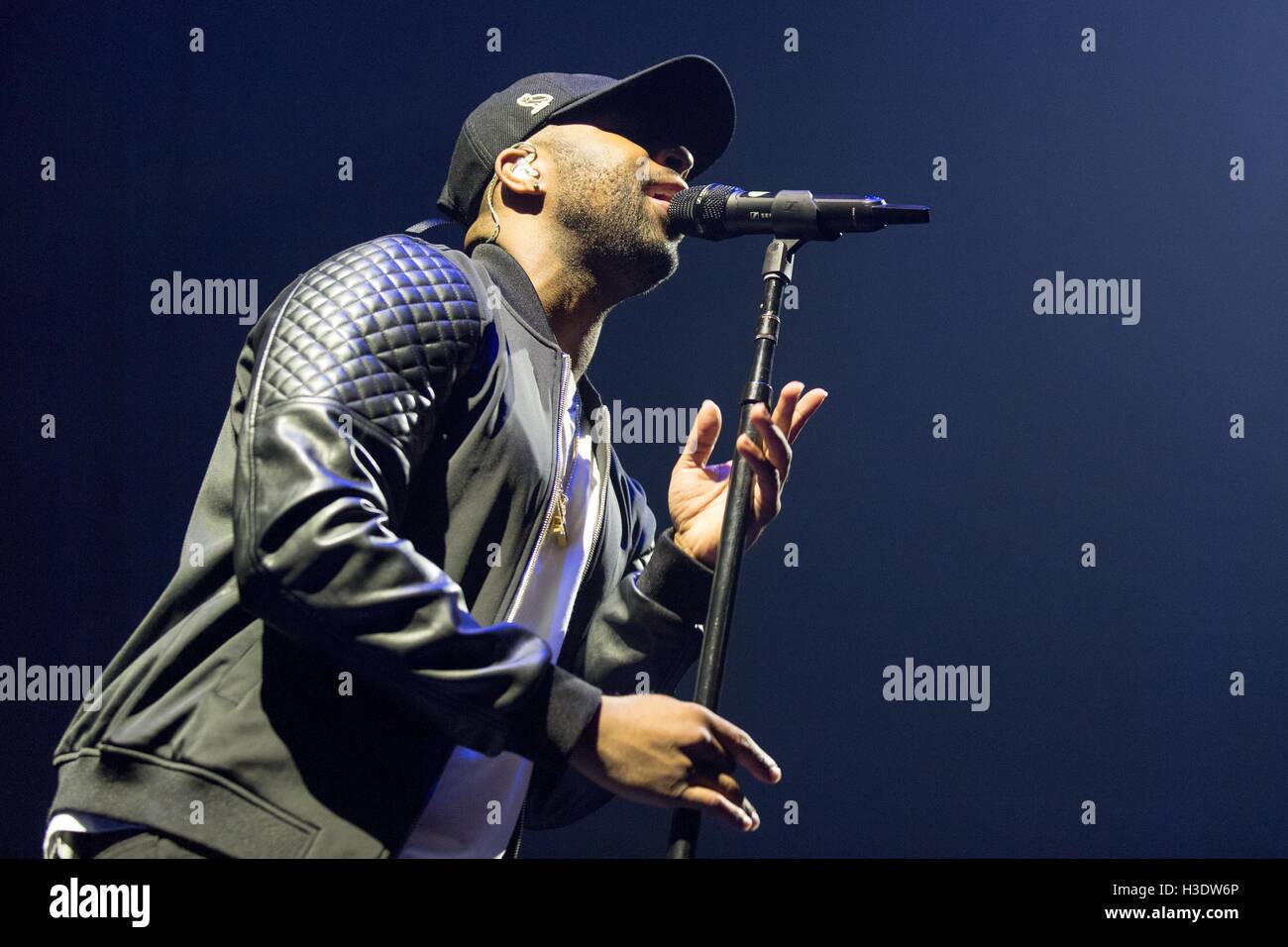 Chicago, Illinois, USA. 5th Oct, 2016. DANIEL DALEY of DVSN performs ...