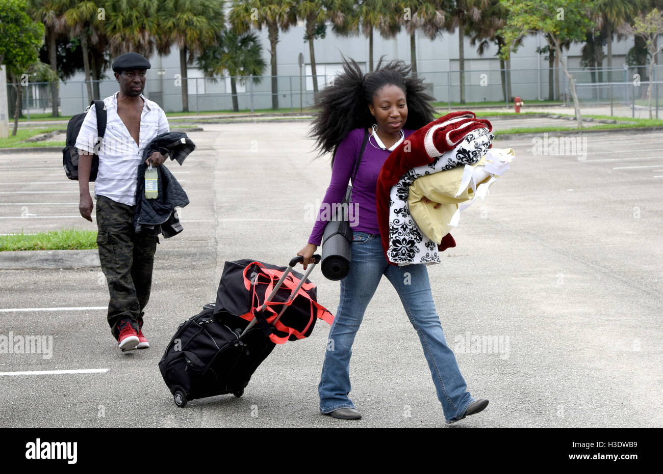 Weston, FL, USA. 6th Oct, 2016. fl-matthew-shelter-ta-4-ng : (right ...