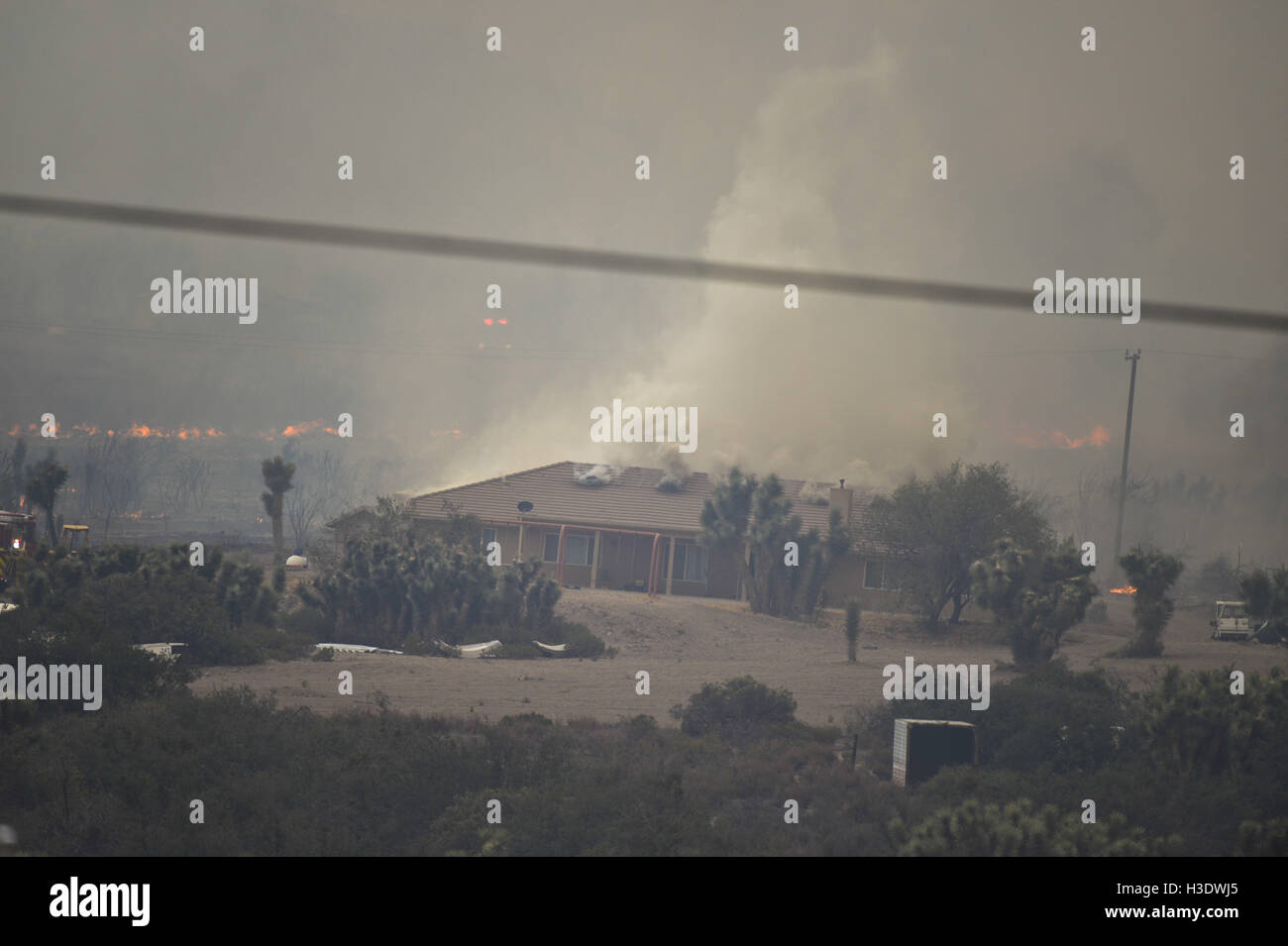 Phelan, CA, USA. 17th Aug, 2016. The Blue Cut Fire burns for the second ...