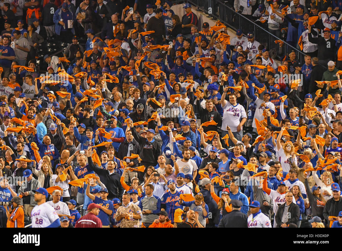 Flushing, New York, USA. 5th Oct, 2016. Mets fans MLB : New York Mets ...